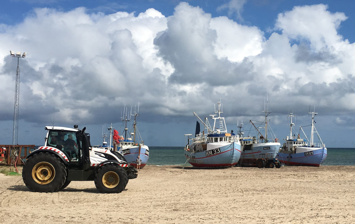 Fire Valtra skal hjælpe Forsvaret